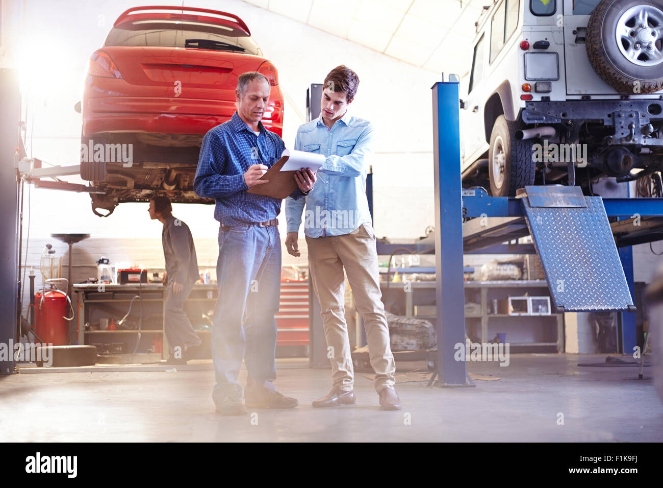 Car mechanic clipboard in repair hi-res stock photography and images ...