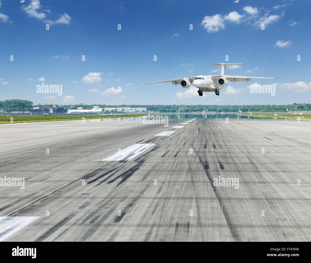 Close up plane landing hi-res stock photography and images - Alamy