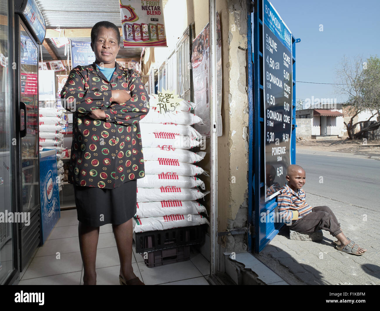 Shop owner africa hi-res stock photography and images - Alamy