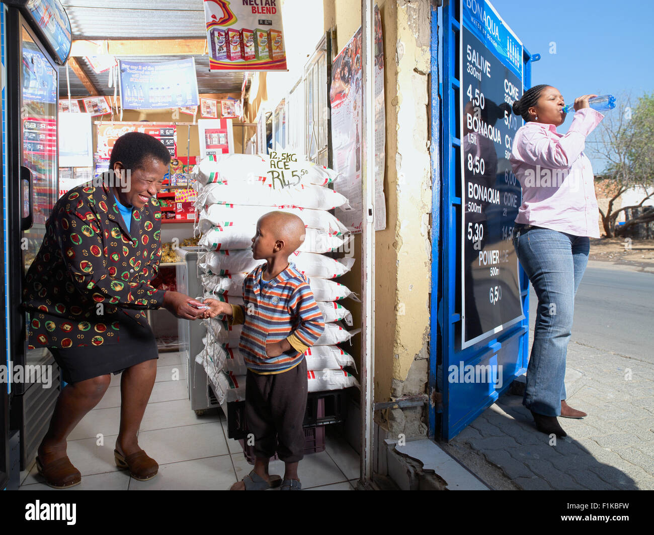 South africa gauteng alexandra township hi-res stock photography and ...