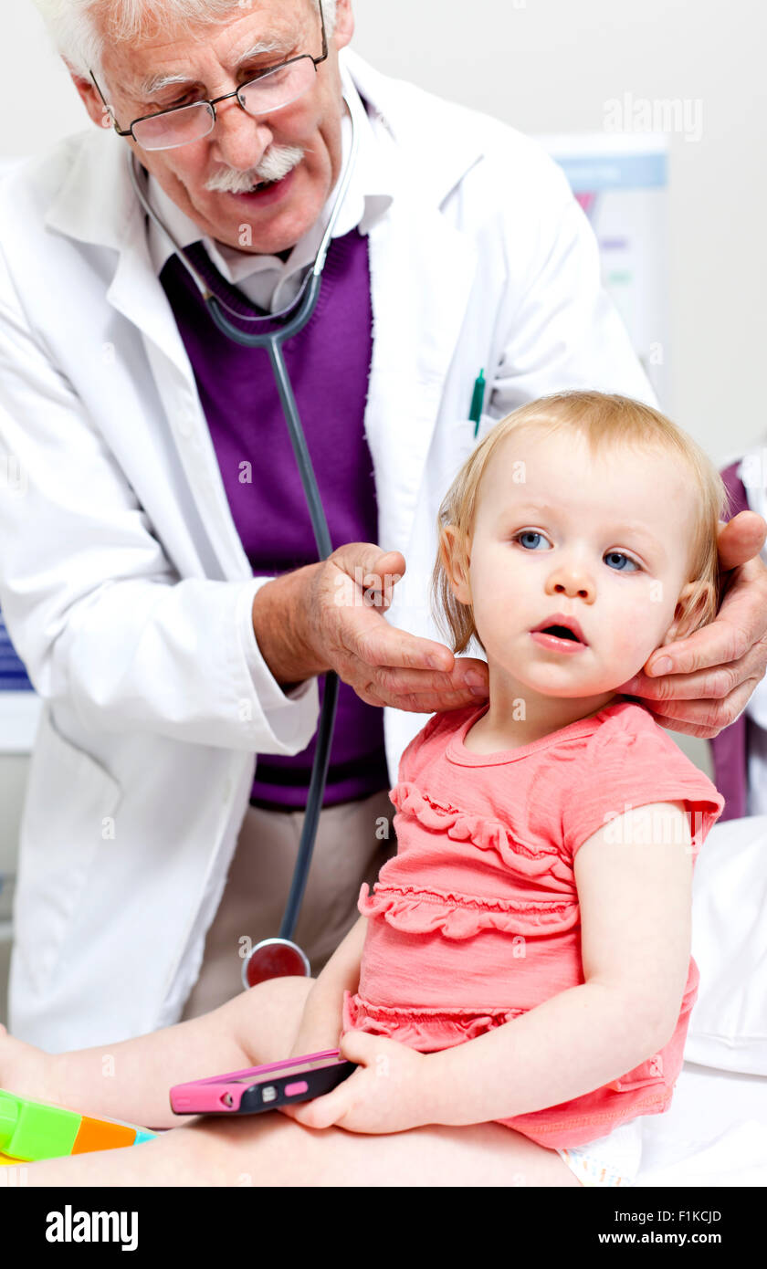 A paediatrician examining a baby Stock Photo - Alamy