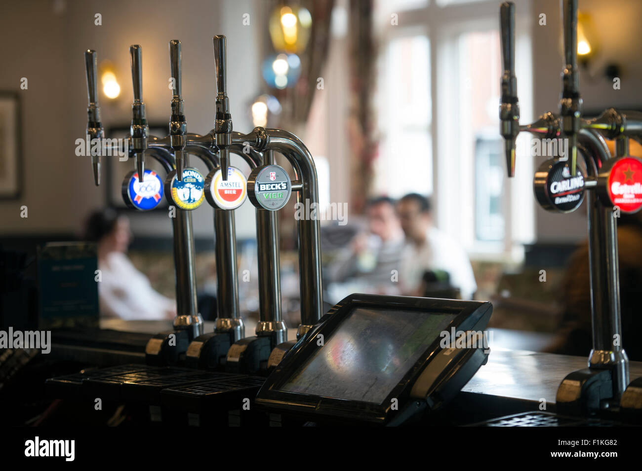 Row beer pumps hi-res stock photography and images - Alamy