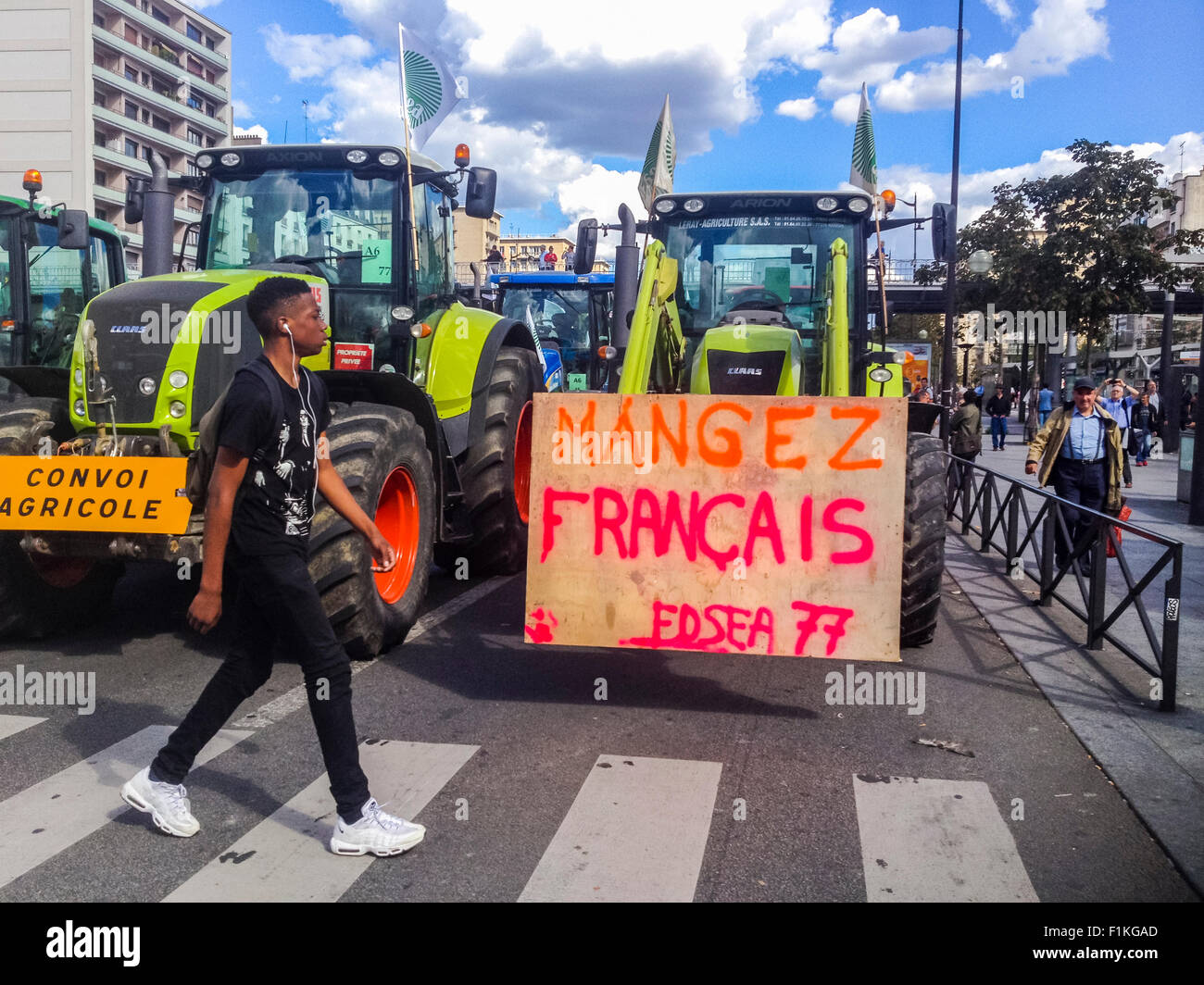 African farmers tractors hi-res stock photography and images - Alamy