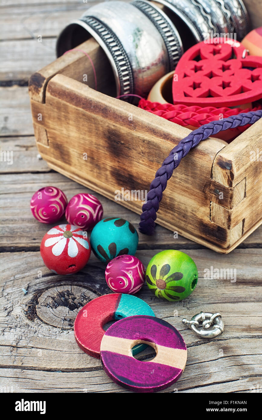 constituent elements for the assembly of beads Stock Photo - Alamy