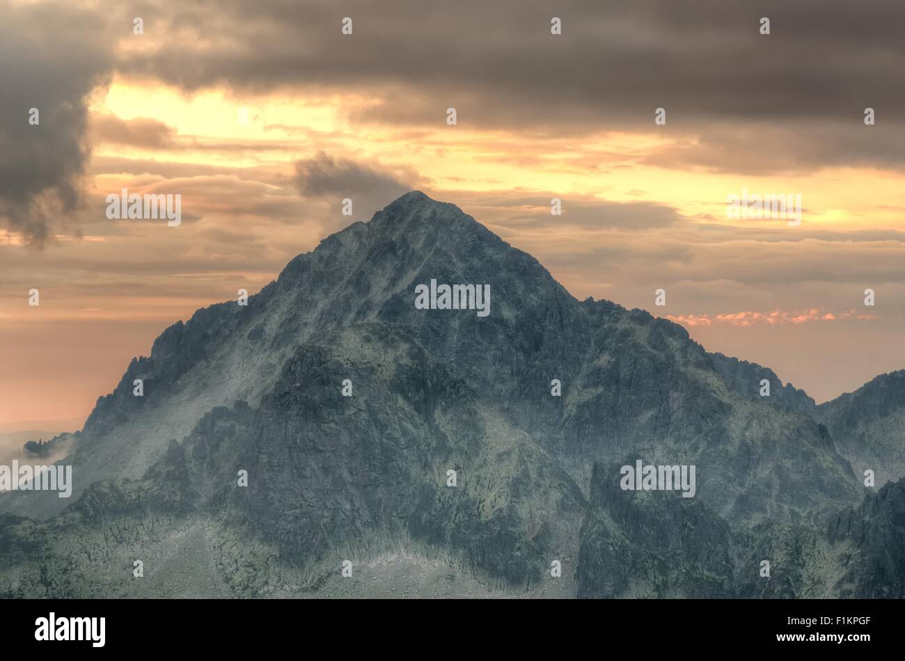 Mountain sunset landscape hi-res stock photography and images - Alamy