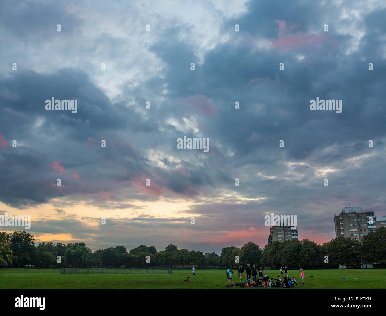 London sunset 1960s hi-res stock photography and images - Alamy