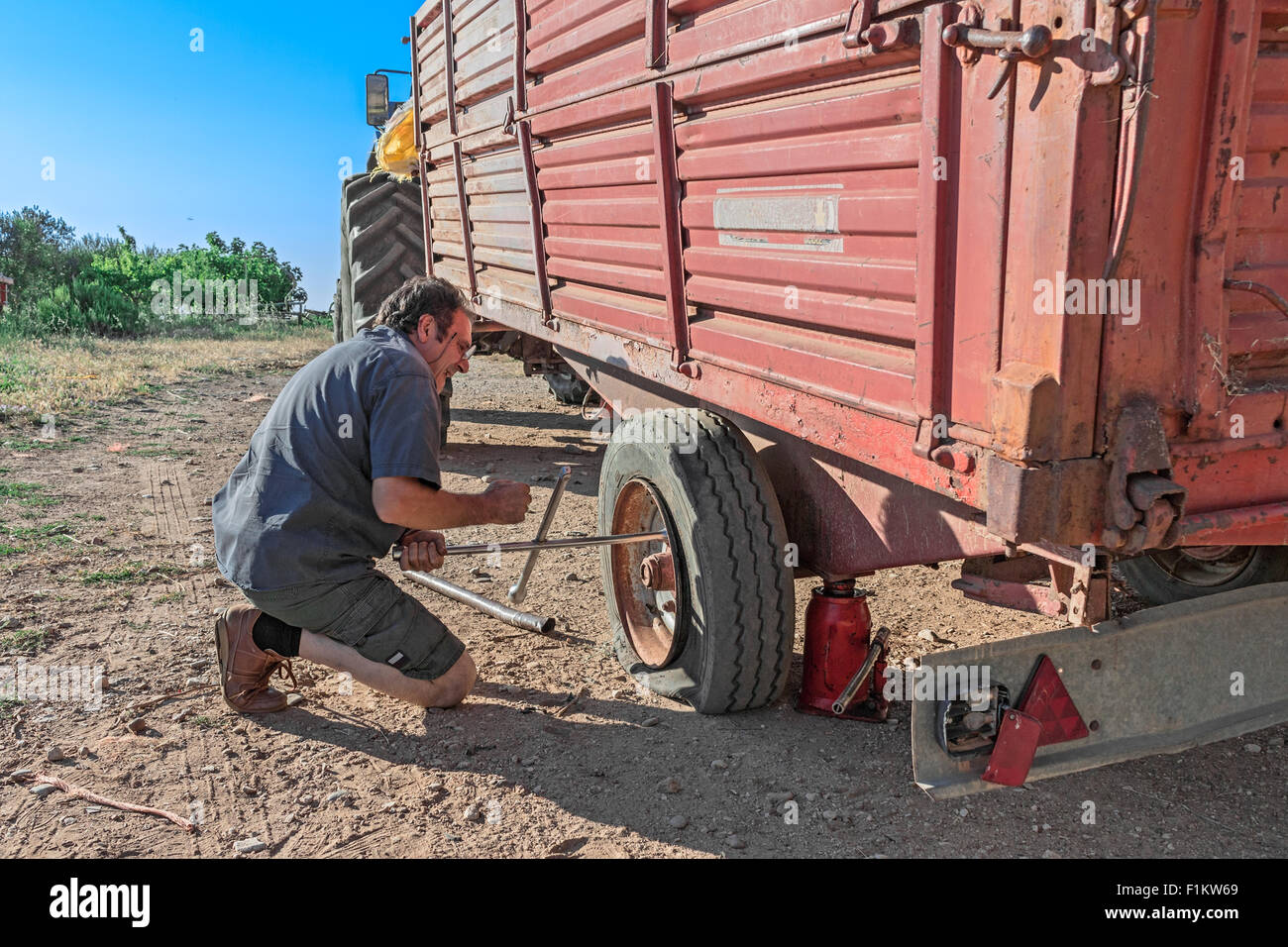 Trailer repair hi-res stock photography and images - Alamy
