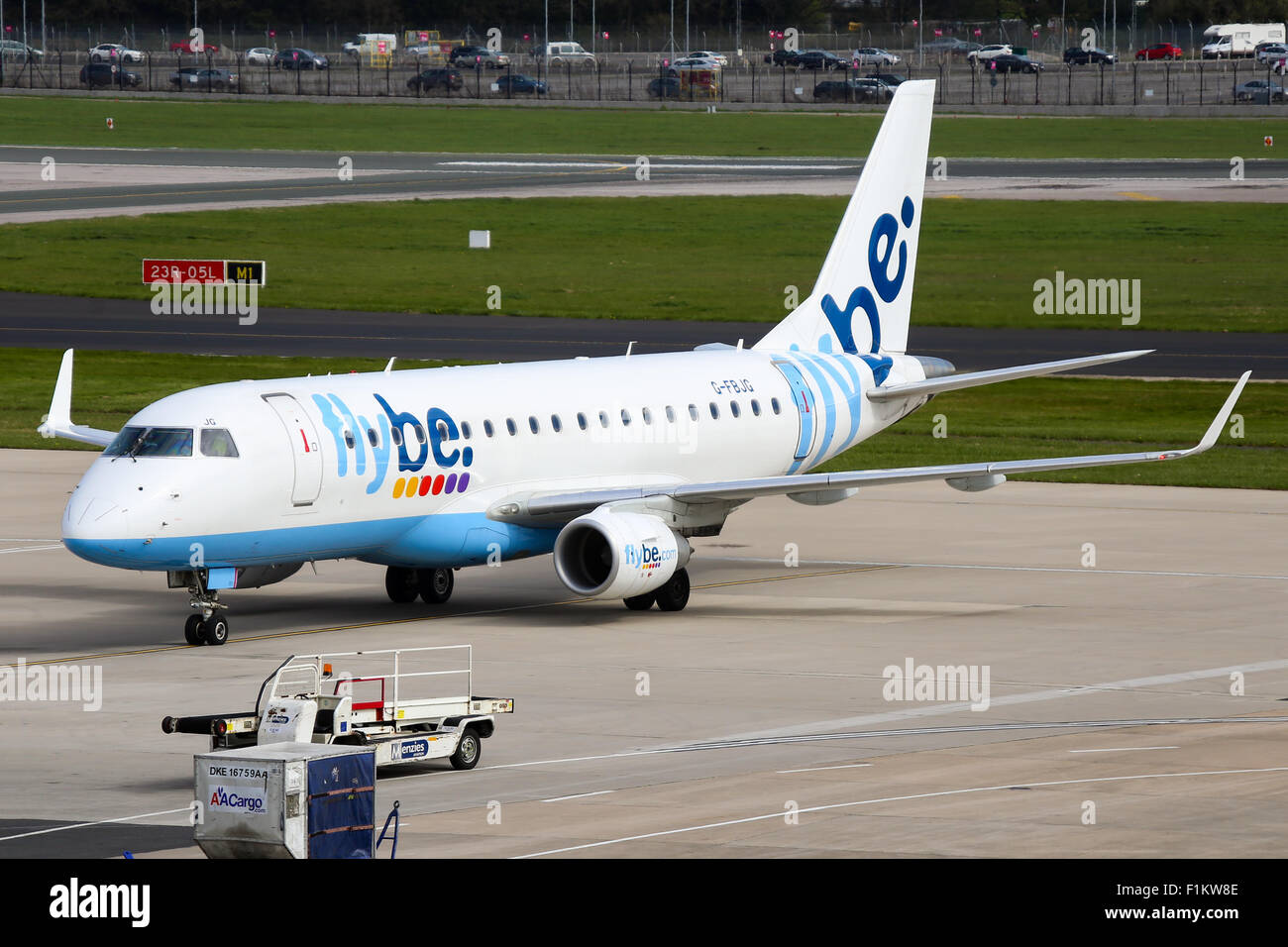 Embraer 175 hi-res stock photography and images - Alamy