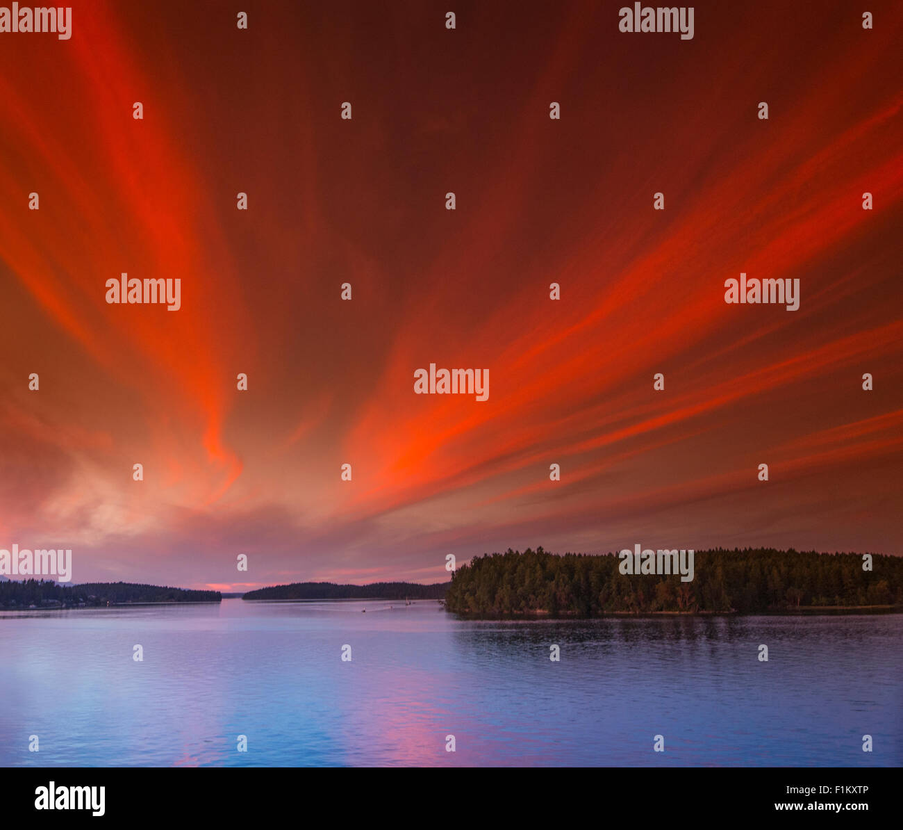 Gorgeous scenic whispy clouds at sunset. Puget Sound, State of ...