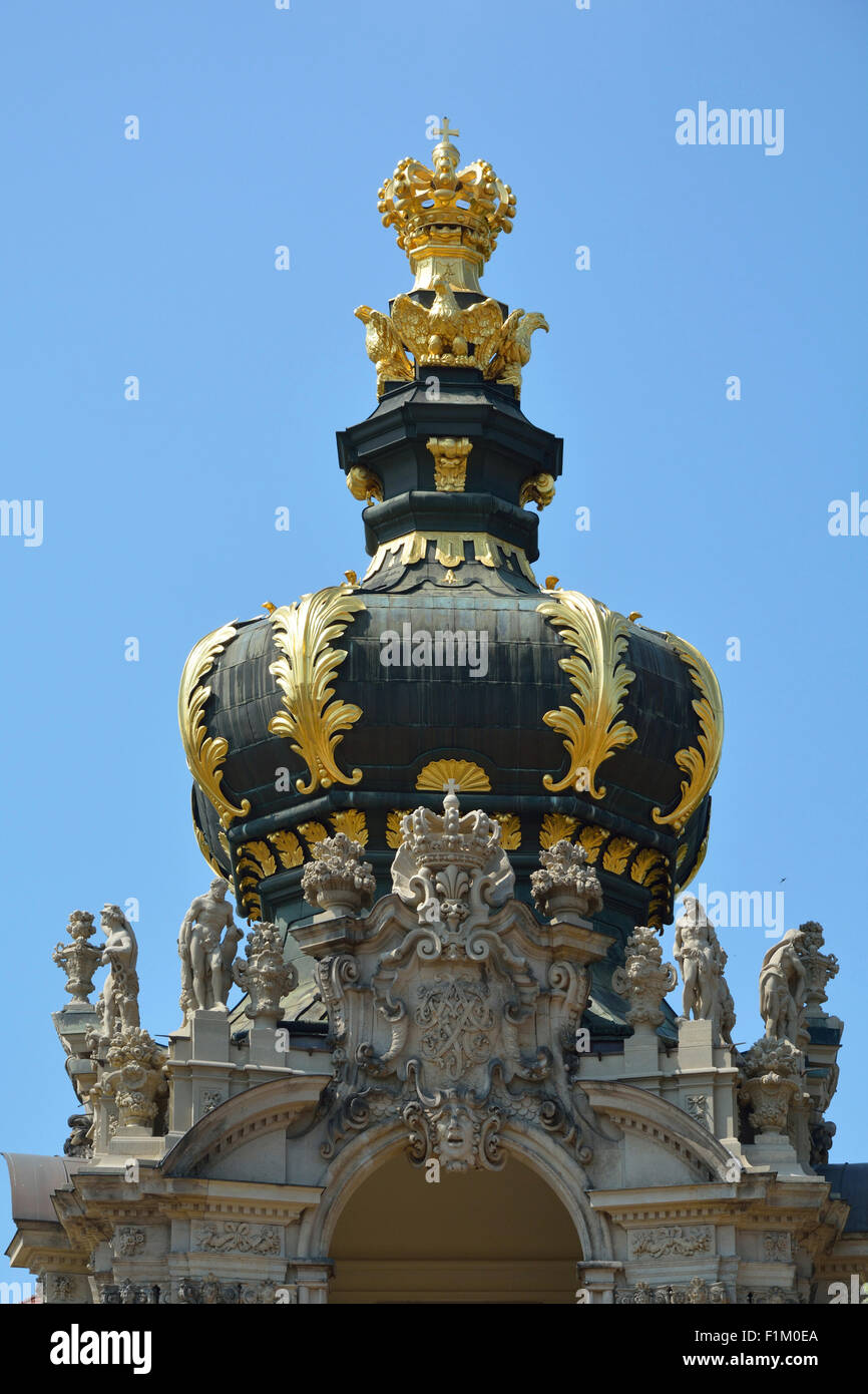 Palace crown hi-res stock photography and images - Alamy