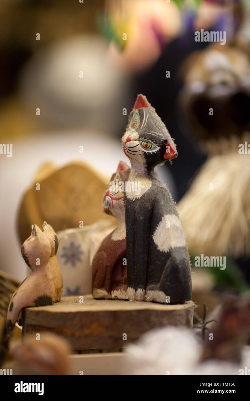 Wooden cat kitten sculpture dusty Stock Photo - Alamy