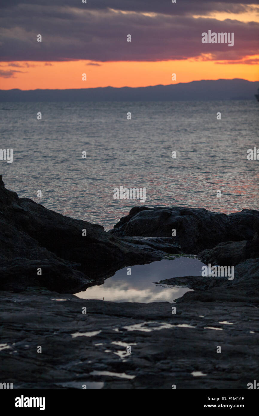 Rocks dark underwater ocean hi-res stock photography and images - Alamy
