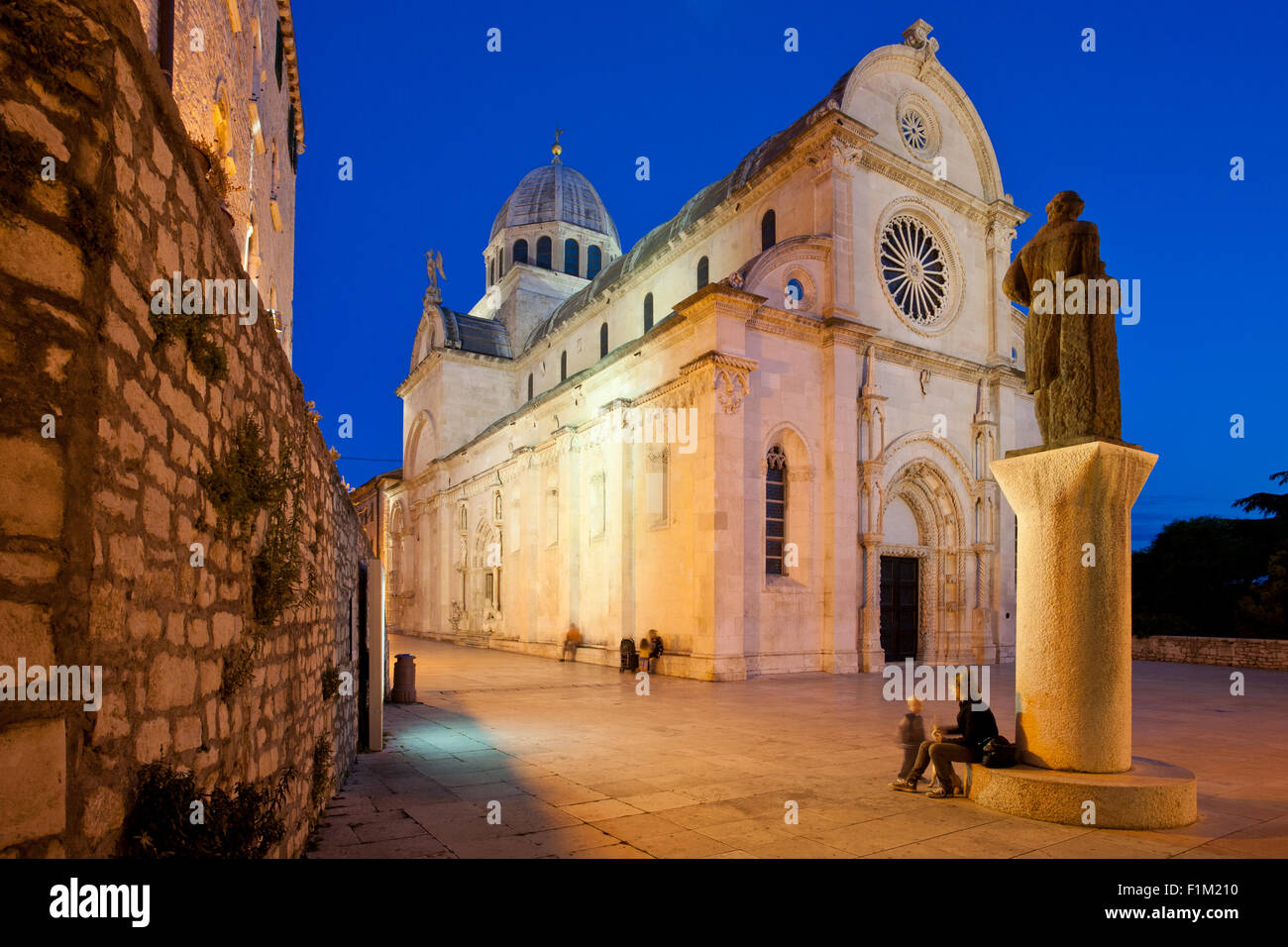 City walls and st jacobs cathedral hi-res stock photography and images ...