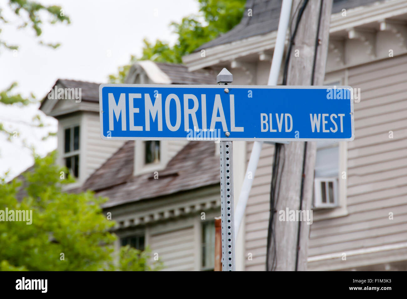 Newport road sign hi-res stock photography and images - Alamy