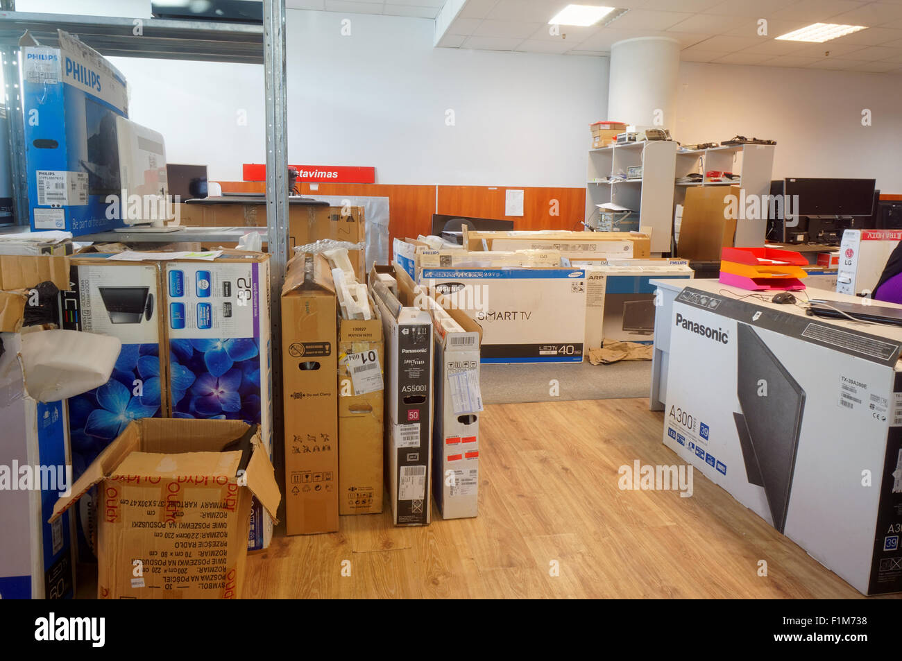 Wire service room hi-res stock photography and images - Alamy