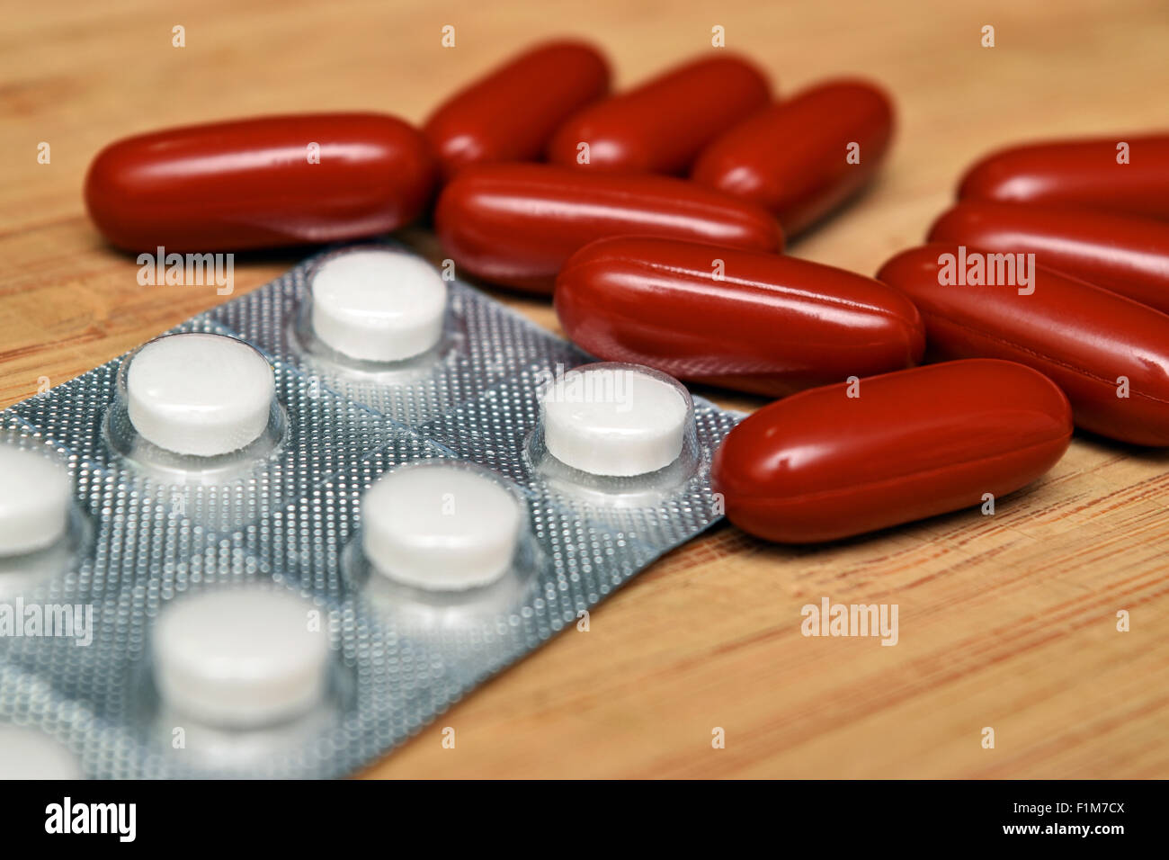 medical pills and capsules Stock Photo - Alamy