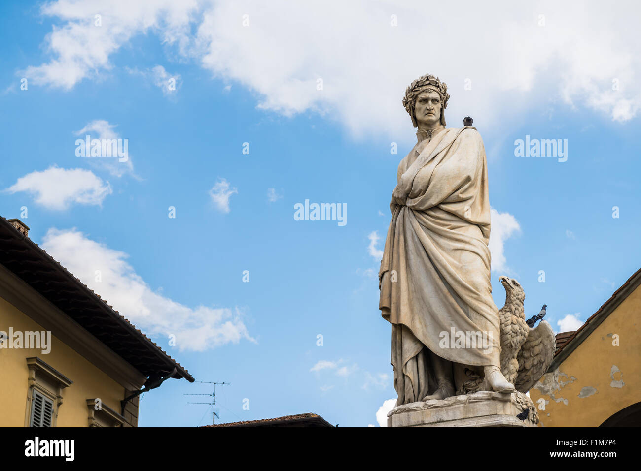 Roman female angel statue hi-res stock photography and images - Alamy