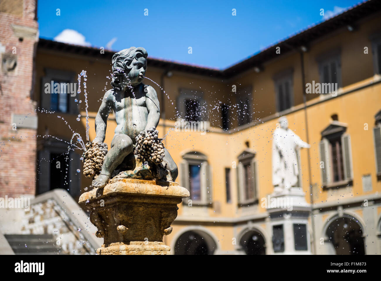 Roman female angel statue hi-res stock photography and images - Alamy