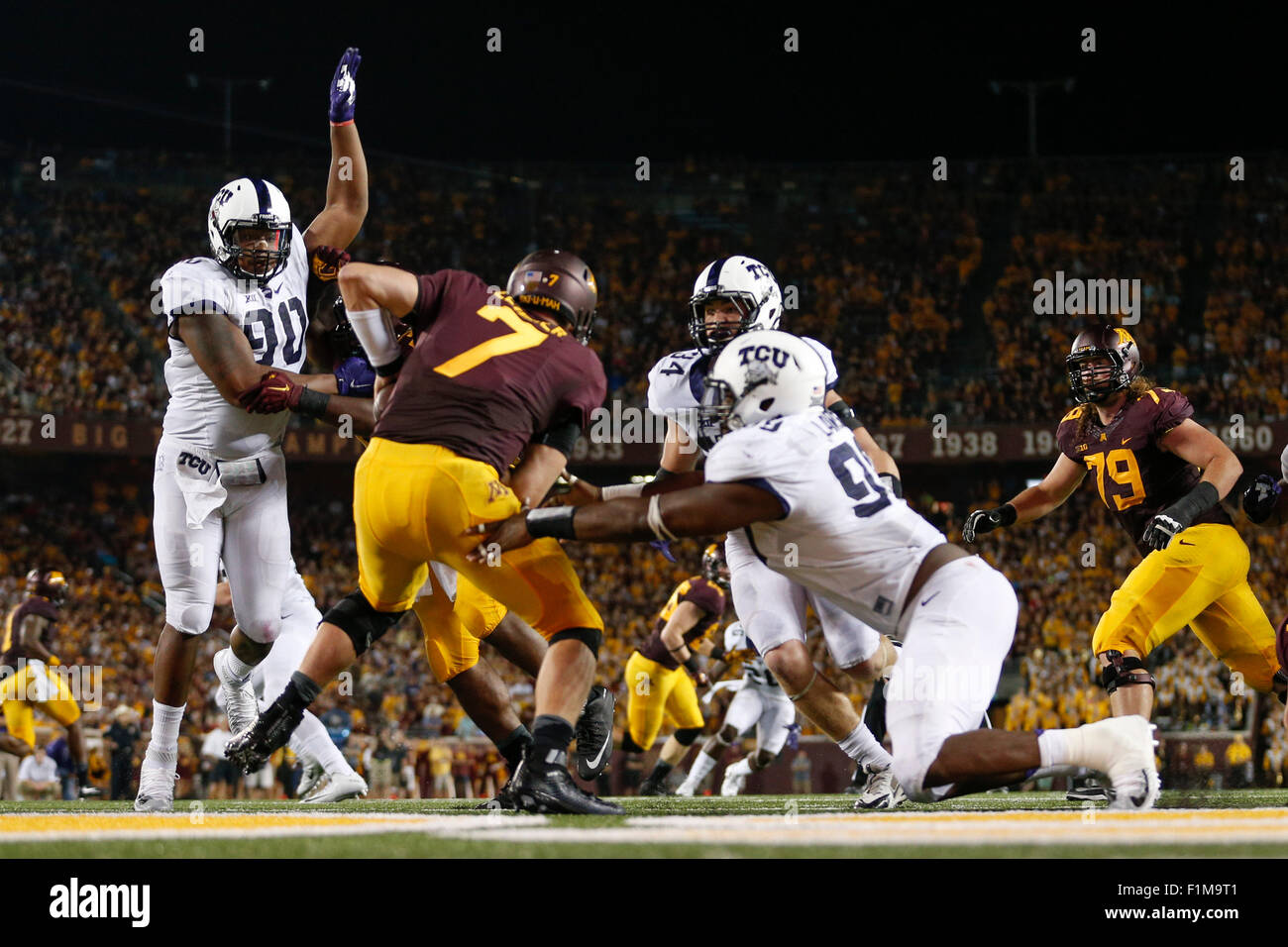 September 3, 2015: Minnesota Golden Gophers quarterback Mitch Leidner ...