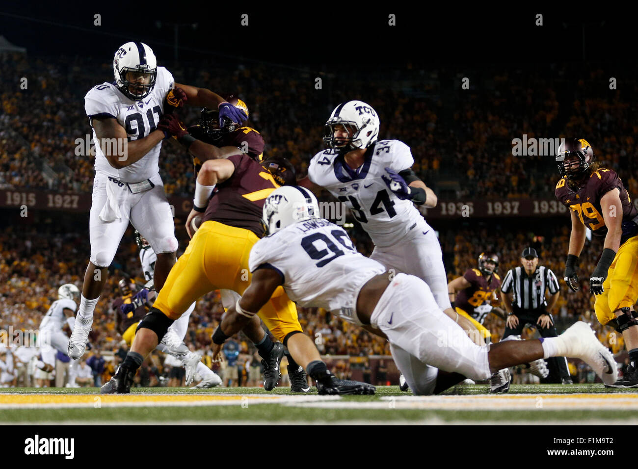 September 3, 2015: Minnesota Golden Gophers quarterback Mitch Leidner ...