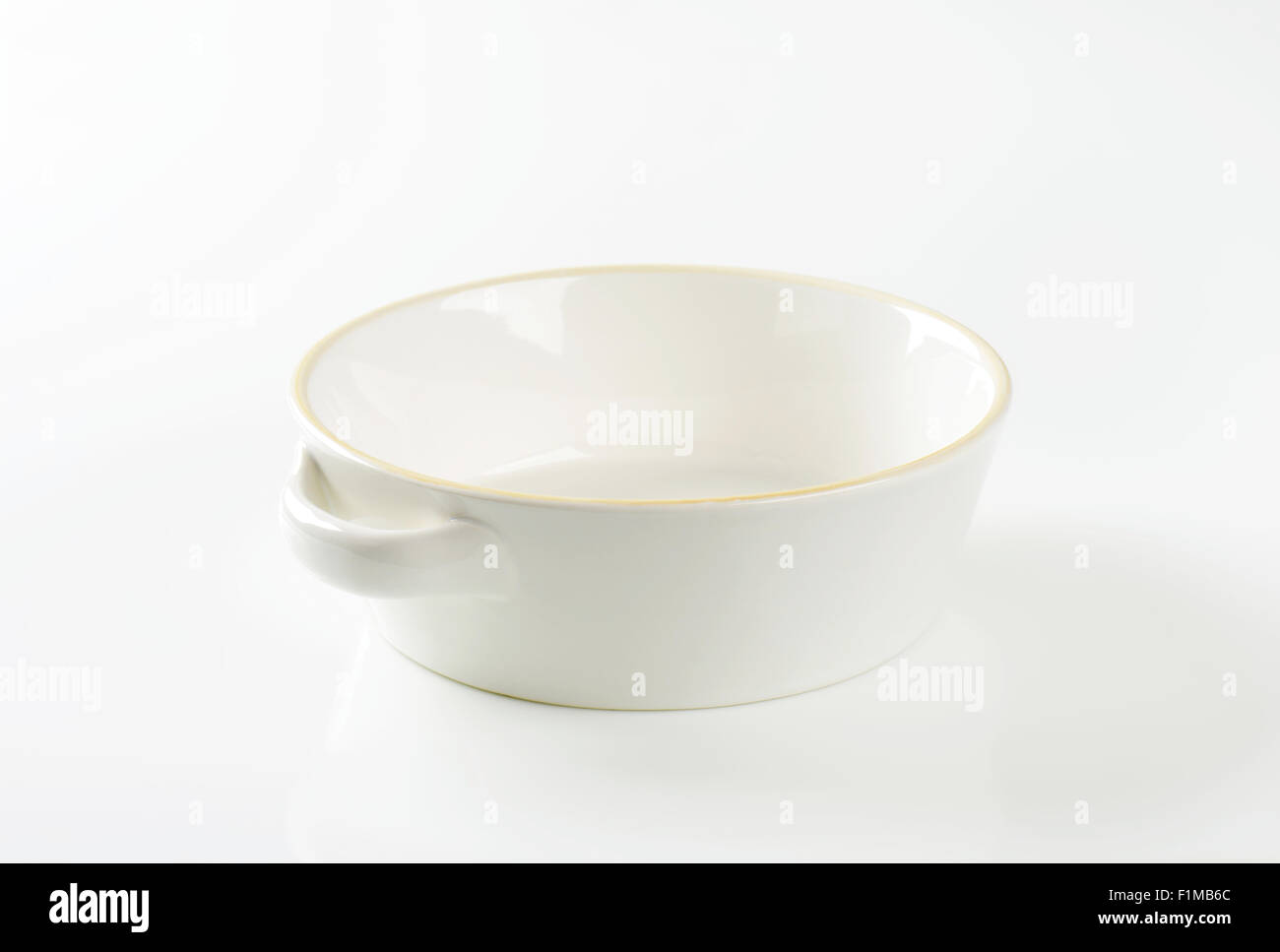 empty casserole dish on white background Stock Photo - Alamy