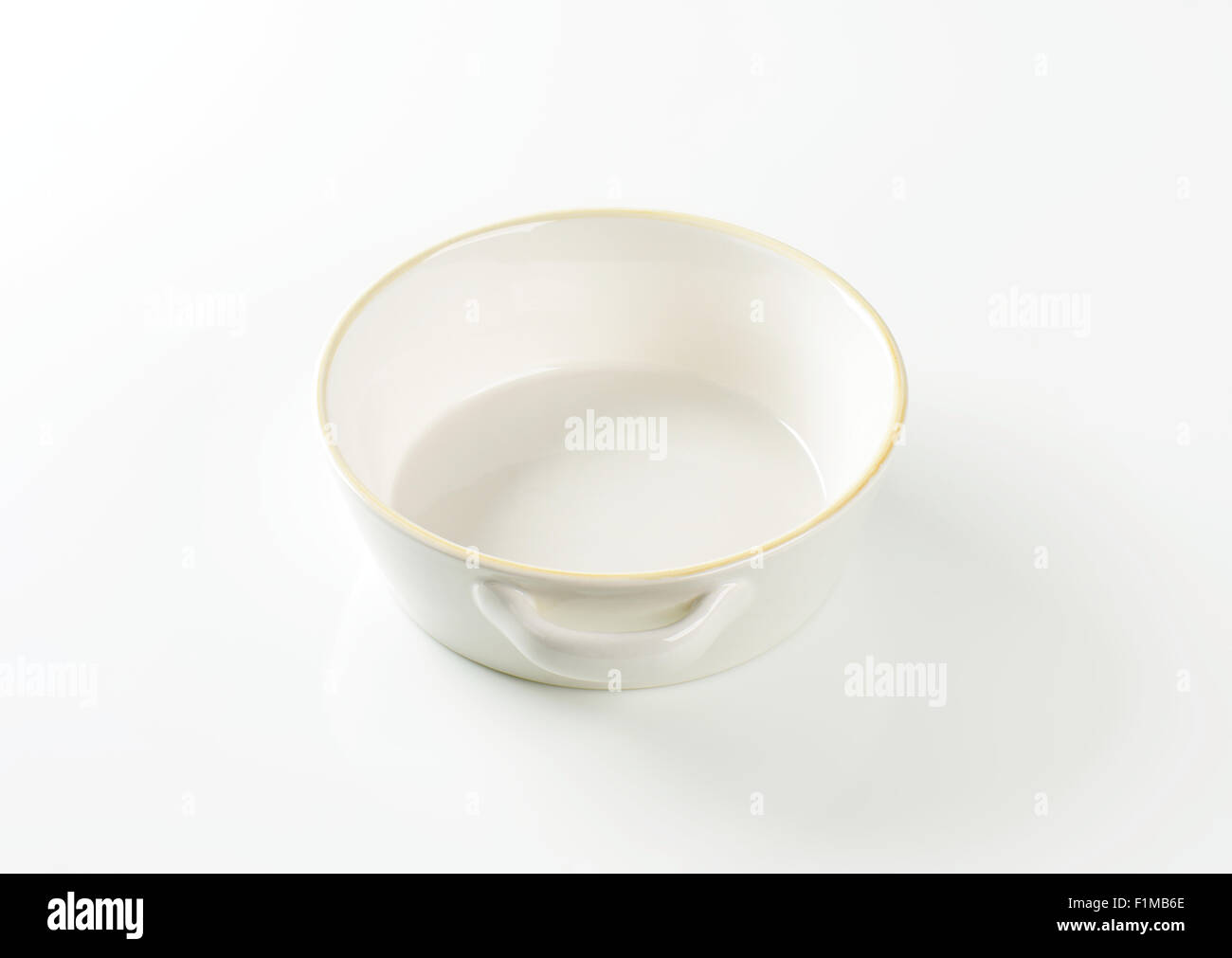empty casserole dish on white background Stock Photo - Alamy