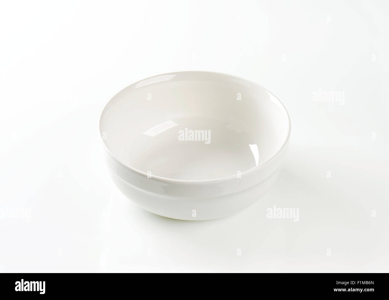 empty white bowl on white background Stock Photo - Alamy