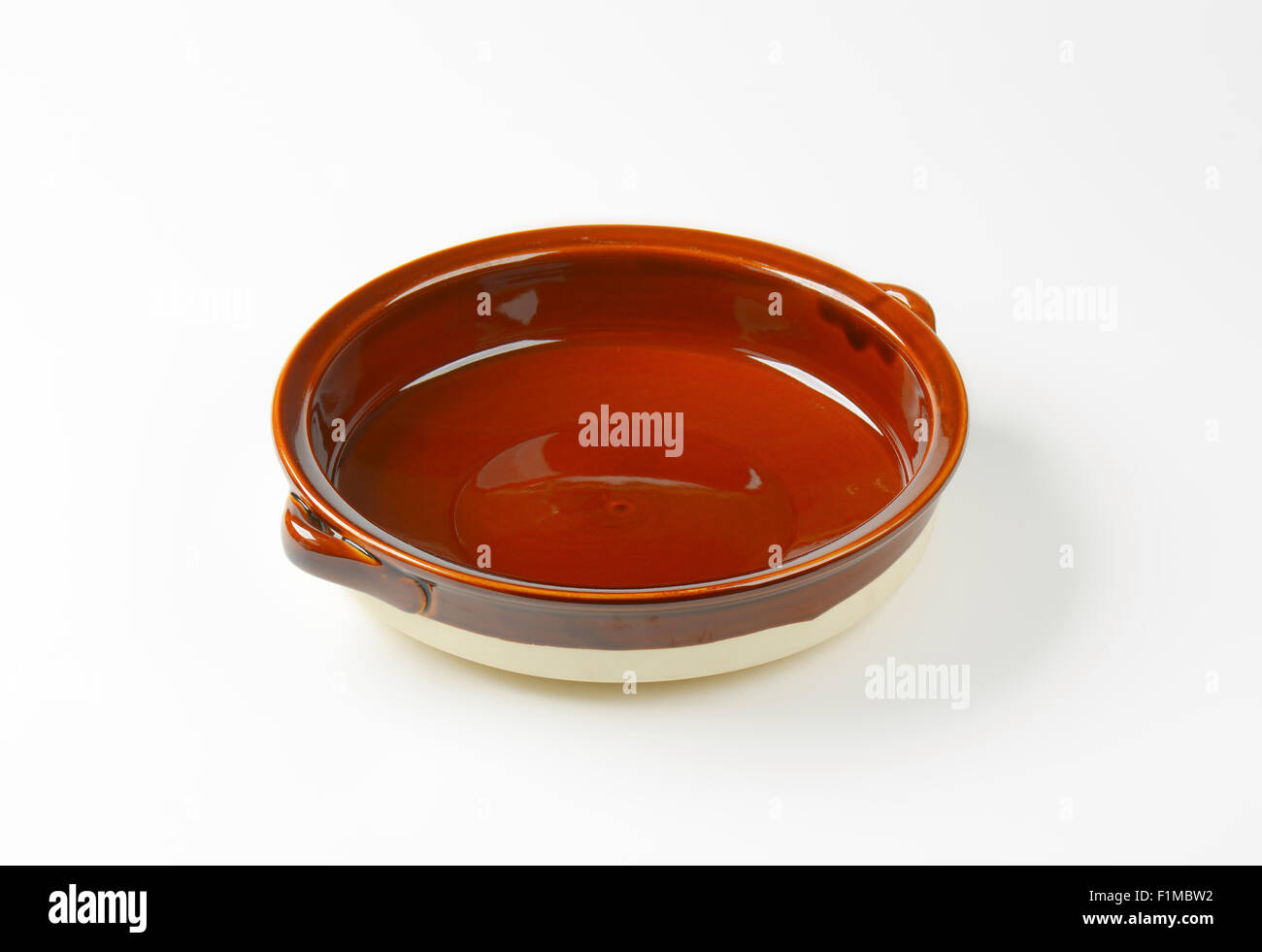 empty casserole dish on white background Stock Photo - Alamy