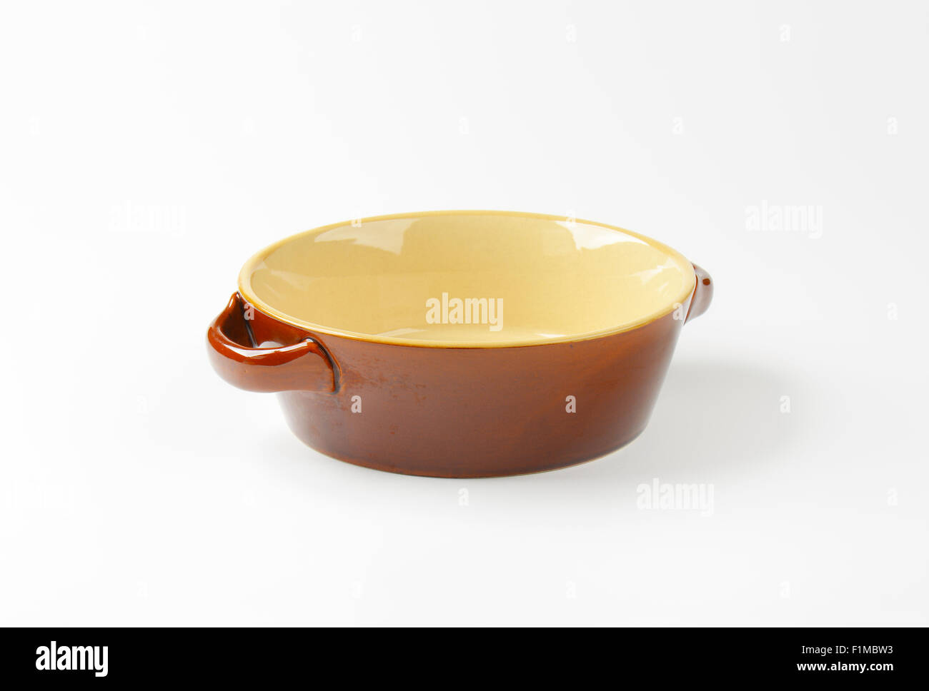 empty casserole dish on white background Stock Photo - Alamy
