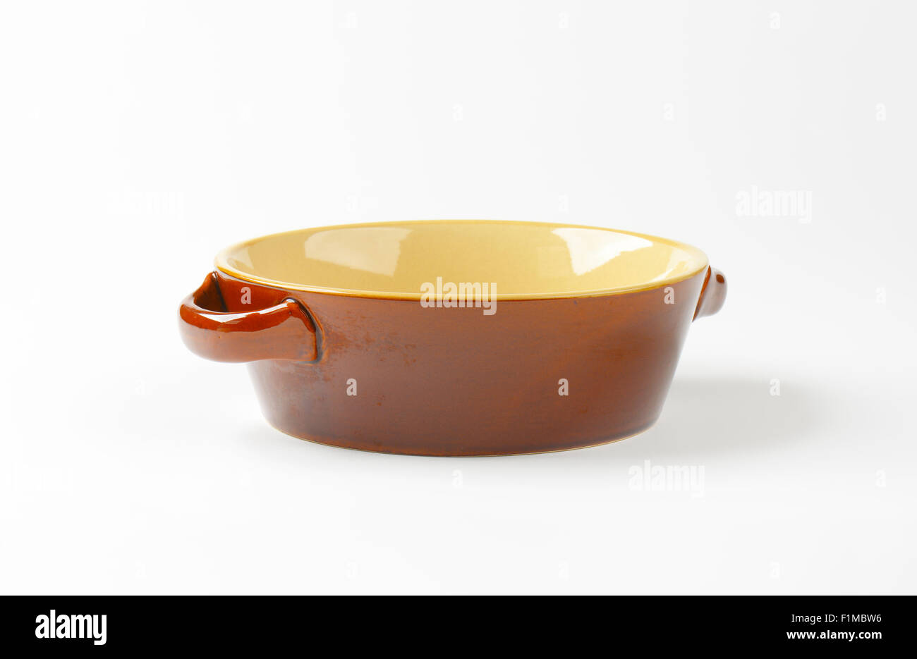 empty casserole dish on white background Stock Photo - Alamy