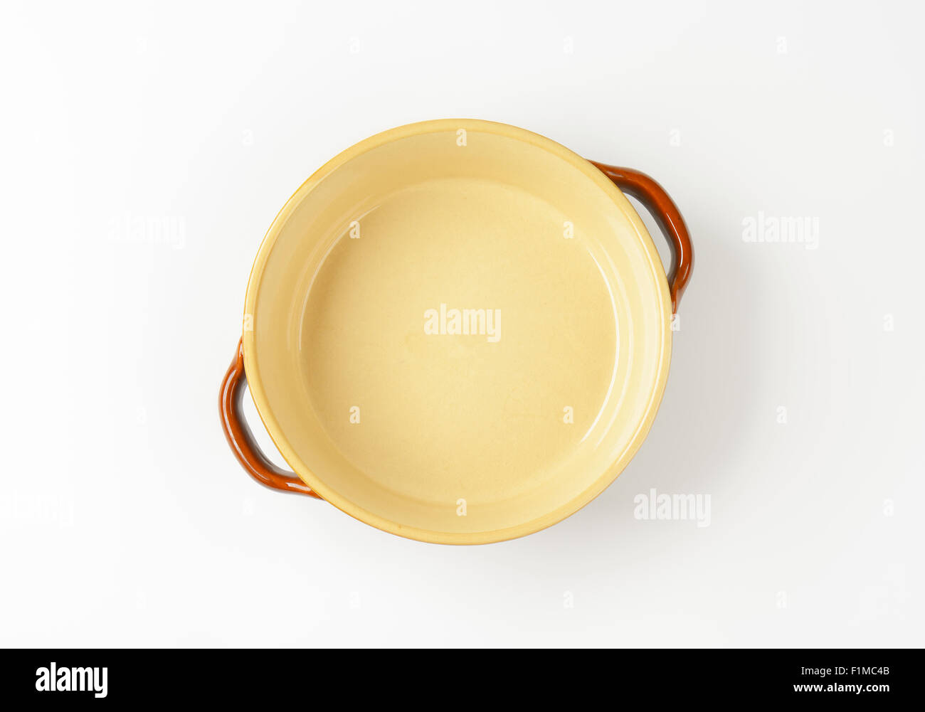 empty casserole dish on white background Stock Photo - Alamy