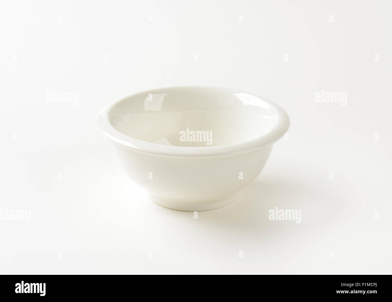 empty white bowl on white background Stock Photo - Alamy