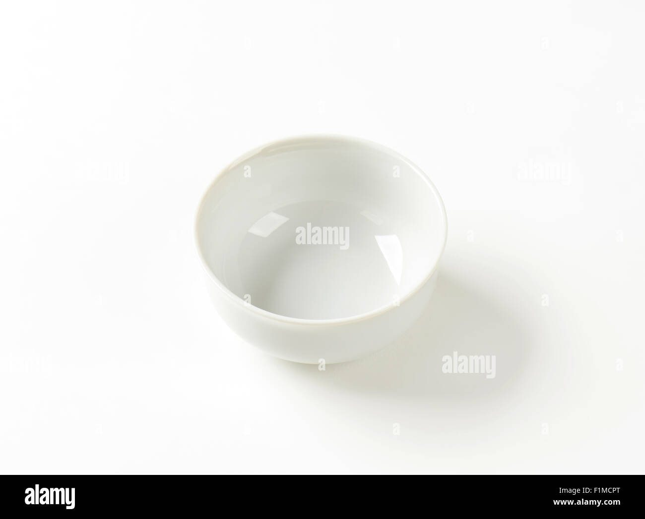 empty white bowl on white background Stock Photo - Alamy