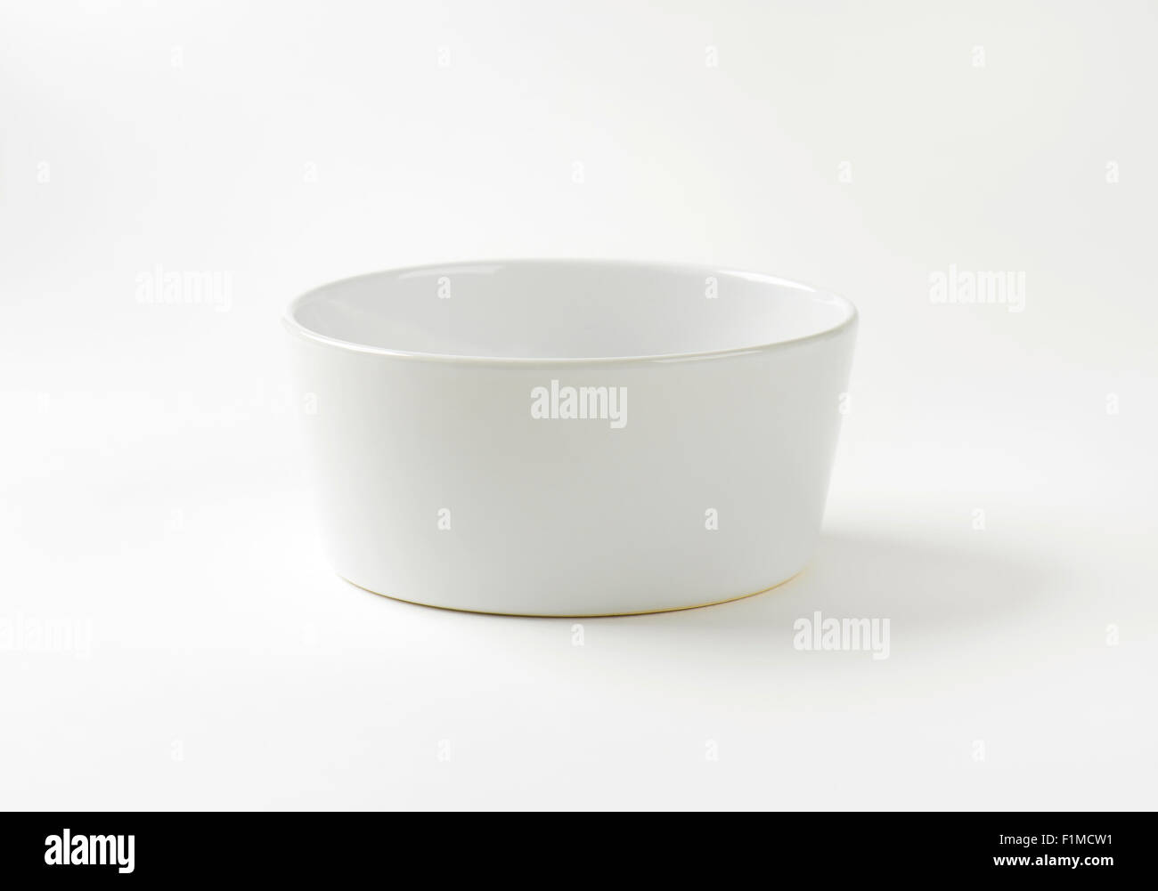 empty white bowl on white background Stock Photo - Alamy