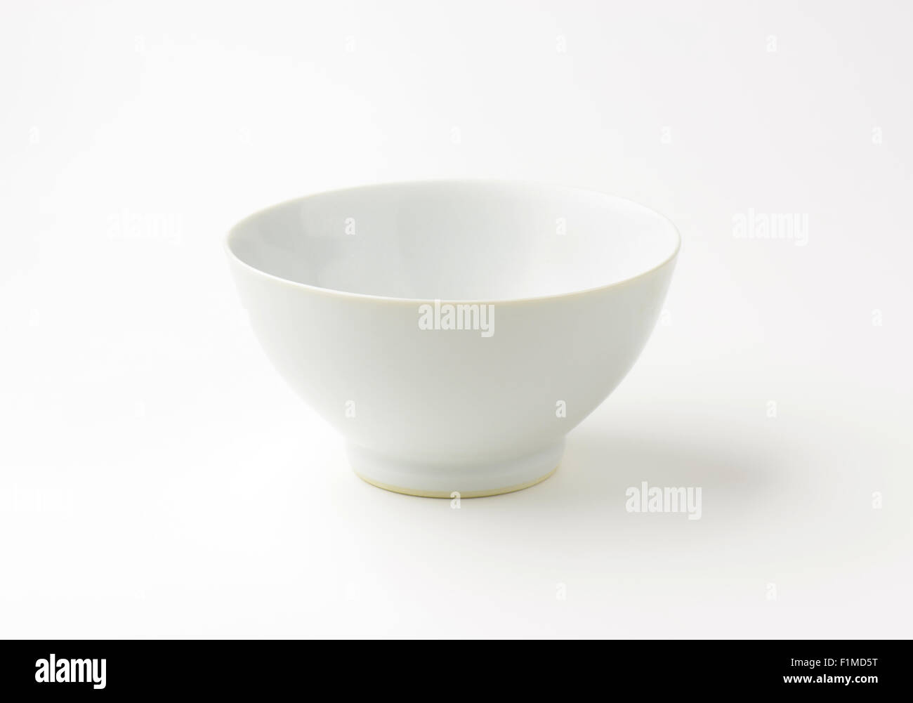 empty white bowl on white background Stock Photo - Alamy