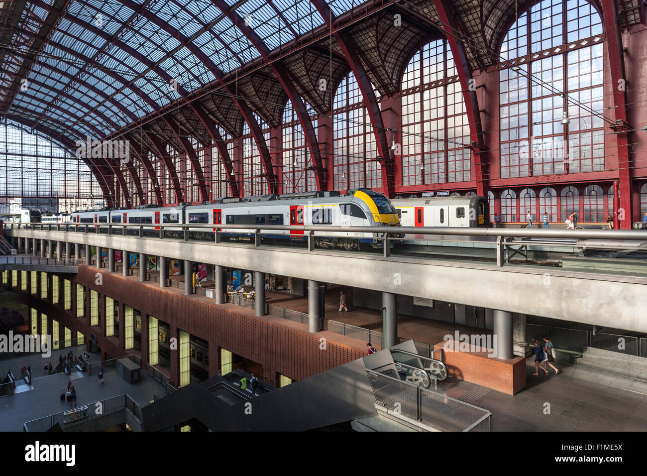 Different levels of the Antwerp Railway Station Stock Photo - Alamy
