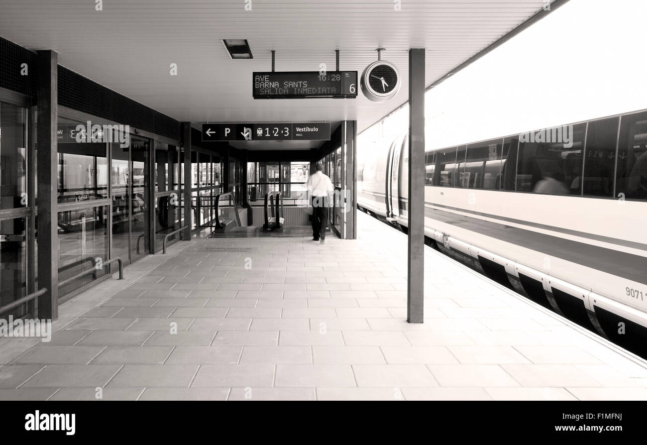 Trolly handle hi-res stock photography and images - Alamy