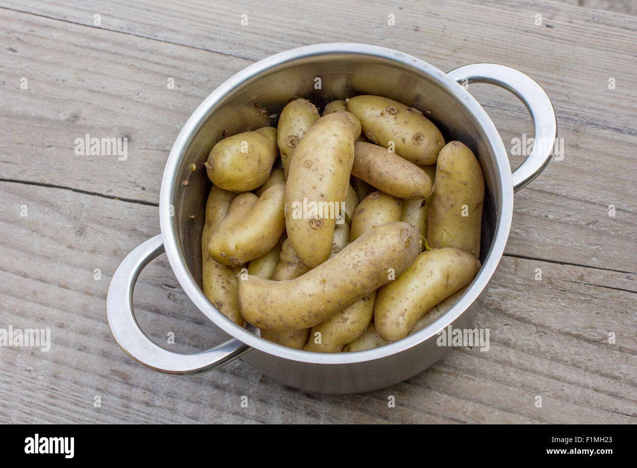 Pot with Boiled potatoes Stock Photo - Alamy