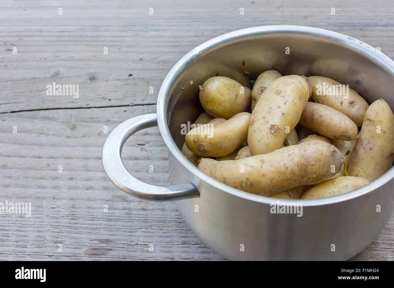 Pot with Boiled potatoes Stock Photo - Alamy