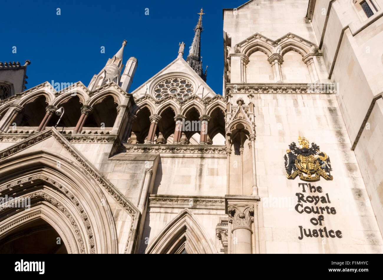 Royal courts fleet street hi-res stock photography and images - Alamy