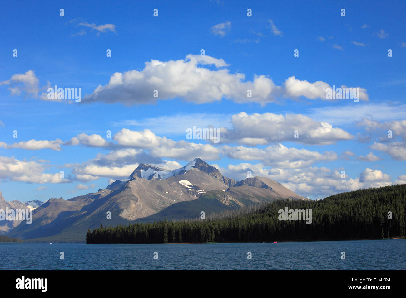 Maligne lake horizontal hi-res stock photography and images - Alamy