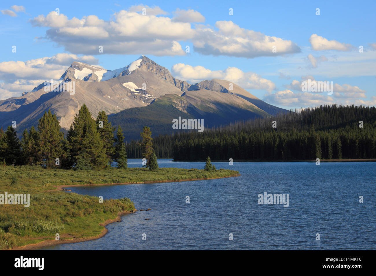 Lake maligne jasper national hi-res stock photography and images - Alamy