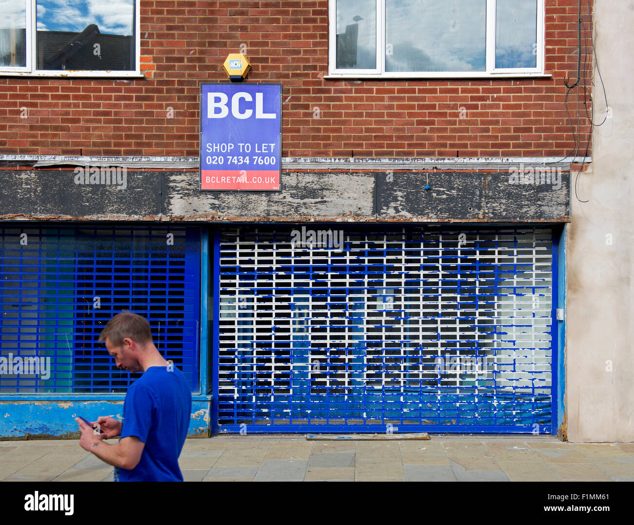 Shop to let sign hi-res stock photography and images - Alamy