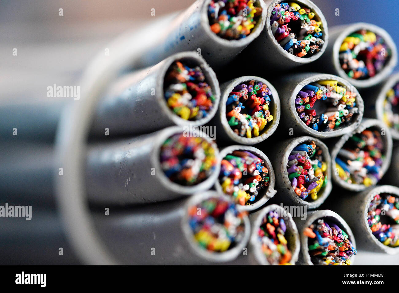 Coloured wires hi-res stock photography and images - Alamy