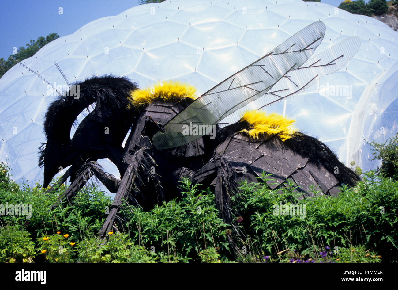 Bee sculpture hi-res stock photography and images - Alamy