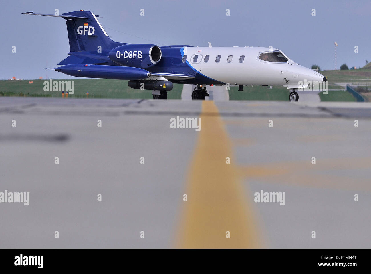 Learjet aircraft hi-res stock photography and images - Alamy