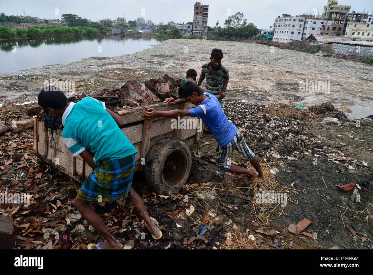 Bangladeshi day labors works in toxic polluted environment in the ...