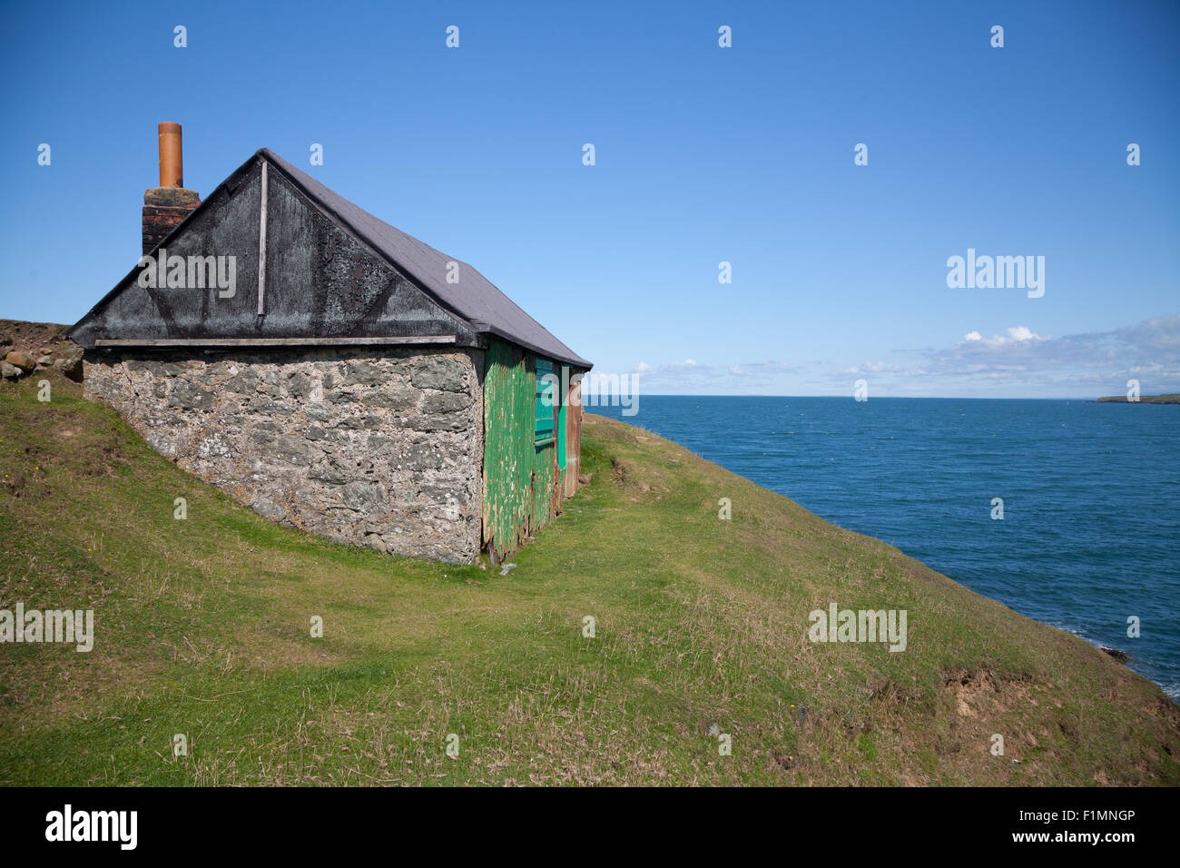 Abandoned Fishing / Fisherman's hut Porth Cychod / Porth Ysgaden ...