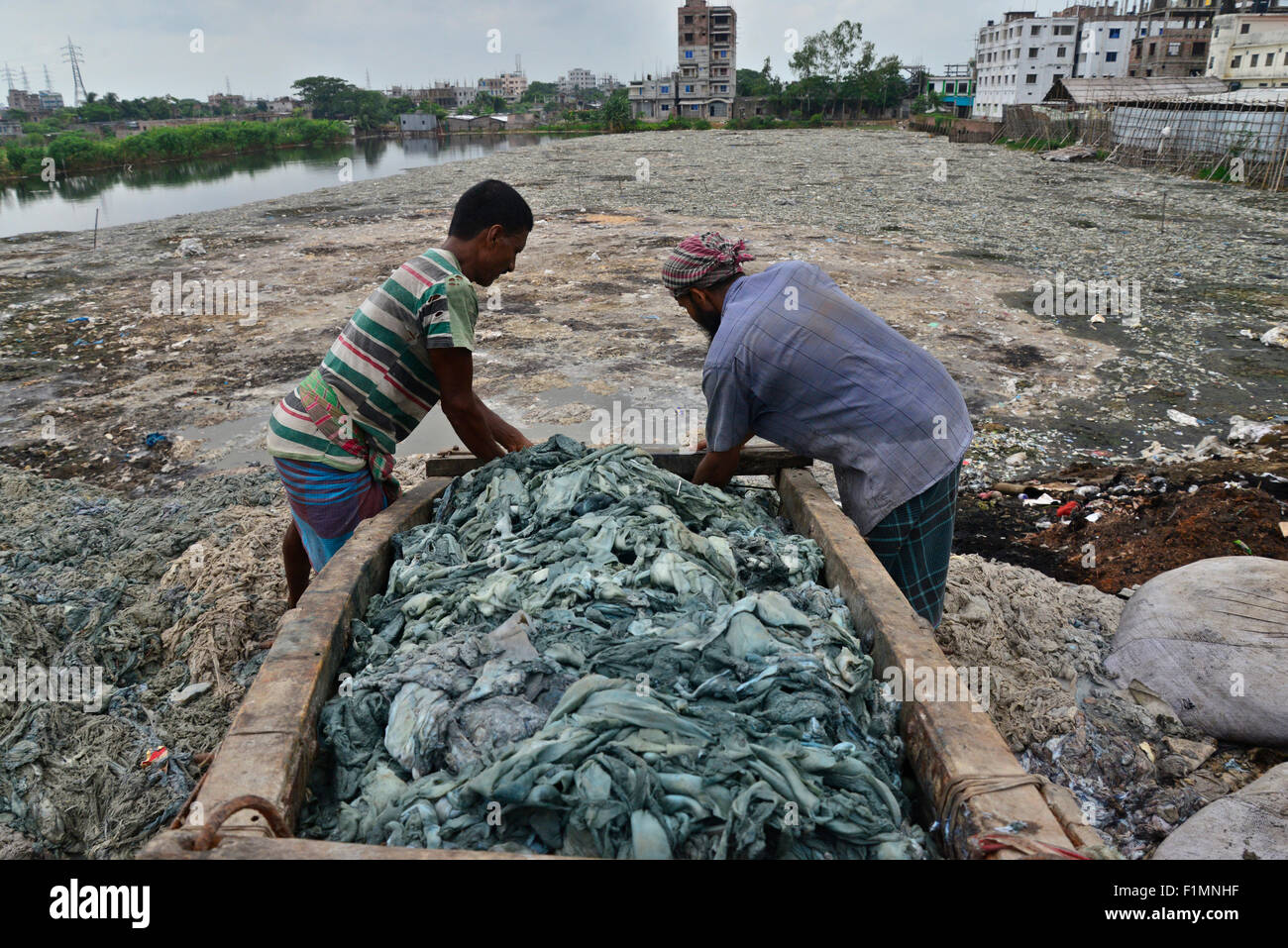 Bangladeshi day labors works in toxic polluted environment in the ...