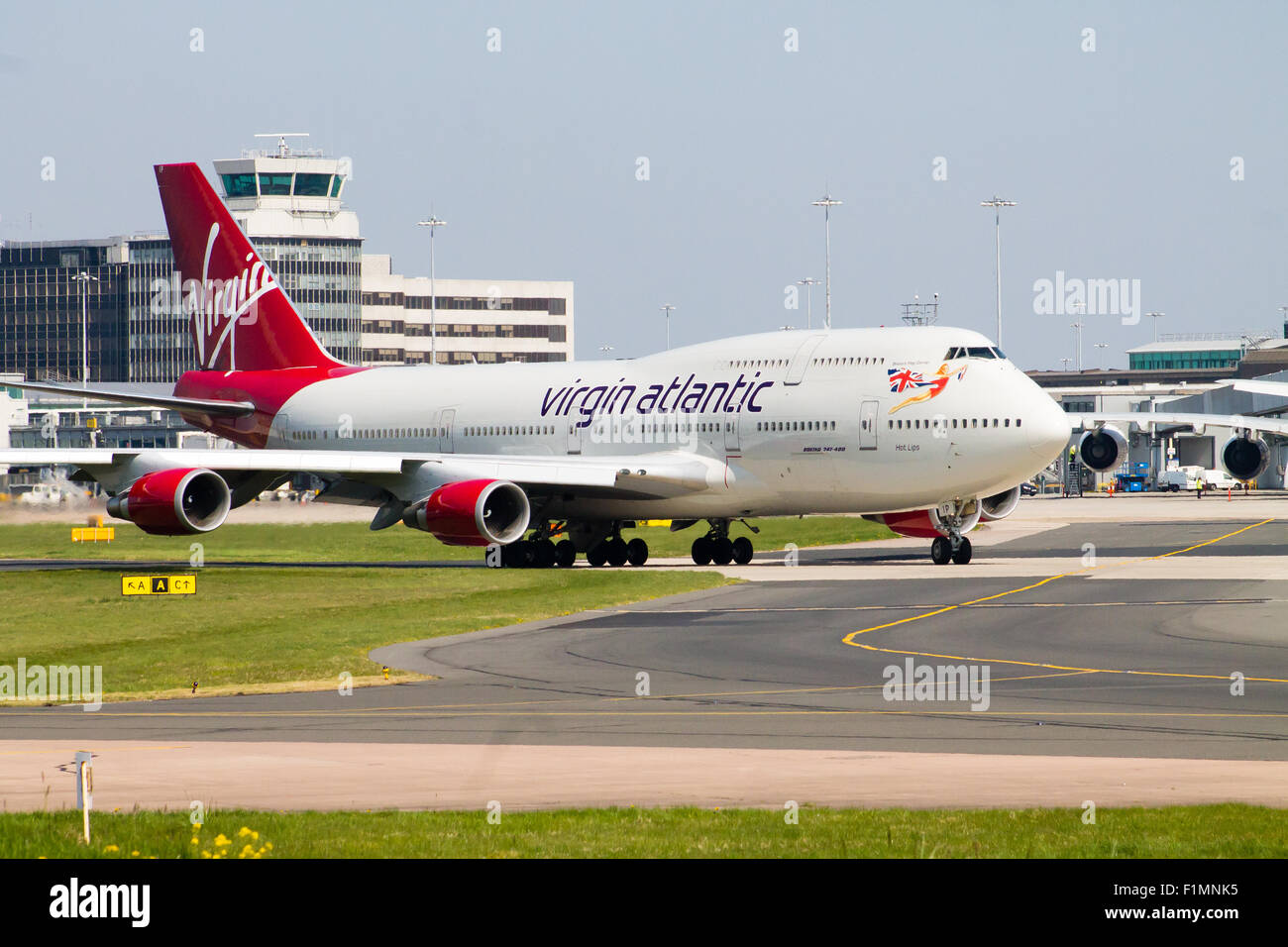 Virgin atlantic boeing 747 passenger hi-res stock photography and ...